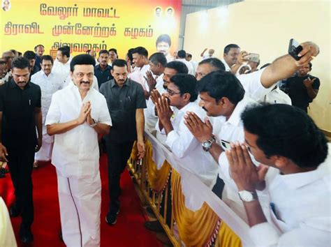 N Sathiya Moorthy Aiadmk Minus Bjp Poses Threat To Dmk