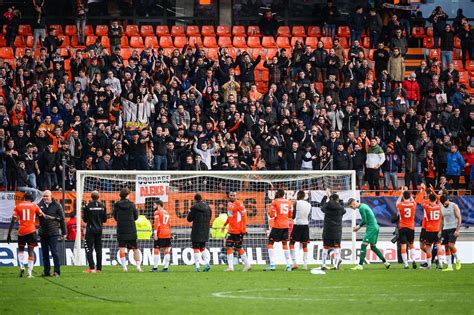 Ligue 2 Le Fc Lorient Termine Champion Et Monte En L1 Avec Lens