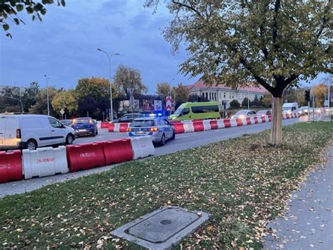 Wypadek w centrum Kielc Zderzyły się ze sobą trzy auta są gigantyczne korki Zobacz zdjęcia