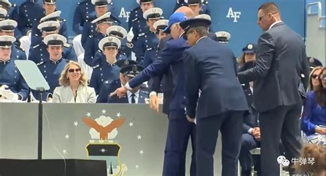 拜登摔倒事小，美国摔倒事大凤凰网