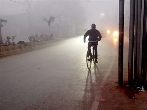 Varanasi Shivering With Cold Schools Closed Till 17th January ठंड से