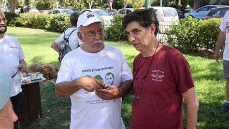 משפחת גולדין צעדה מביתו של לפיד לקריה החזירו את הבנים לפני הבחירות