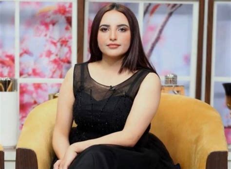 Hareem Shahs New Bold Video In Swimming Pool Goes Viral