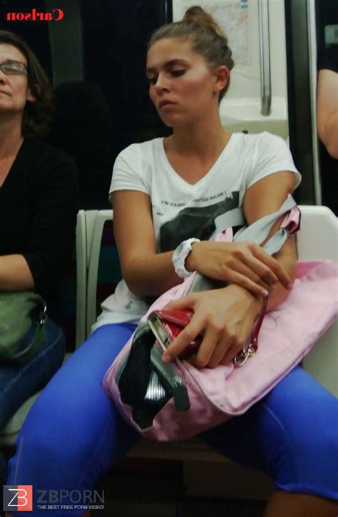 Salope A Cul Legging Dans Le Metro Une Vraie Pute Zb Porn