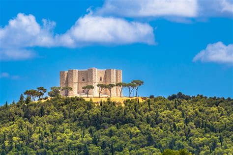Castel Del Monte Liberi In Natura