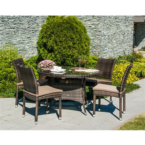 Комплект мебели из ротанга для лаундж зоны на террасе