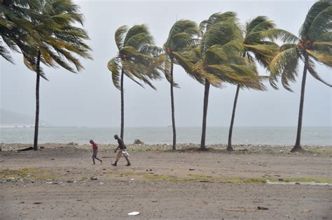Furacão Irma Segue Em Direção A Países Do Caribe