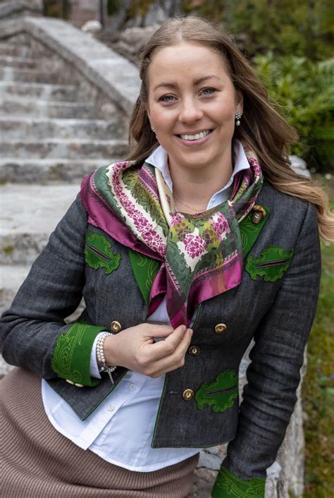 Handbedrucktes Seidentuch Maria Beere Olive Mautner Drucke Online Shop