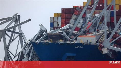 Navio que colidiu ponte de Baltimore transportava químicos perigosos Mundo SÁBADO