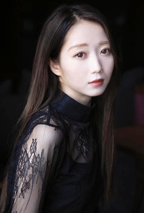 画像89 Nmb48本郷柚巴＆上西怜、圧巻輝きの金・銀水着で豊満バスト披露 モデルプレス