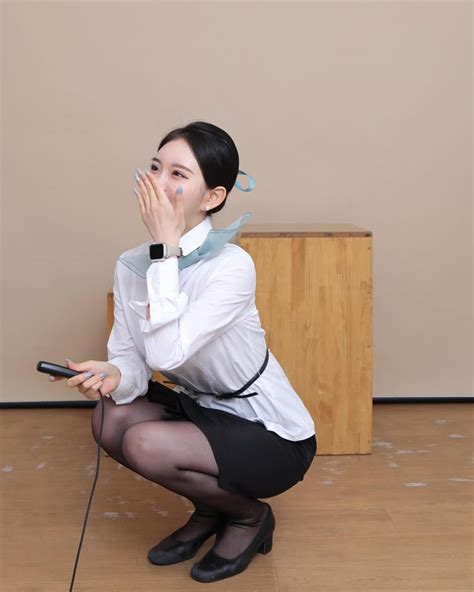 패션에 있는 Crashshsh님의 핀 한국 여자 패션 승무원 패션