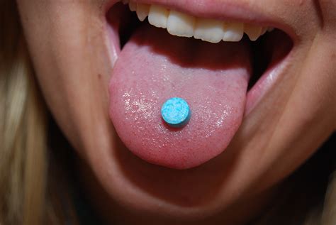 Wallpaper Face Blonde Heart Red Blue Circle Teeth Mouth Nose
