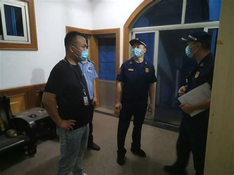 兰溪市消防救援大队主官带队赴辖区出租房开展消防安全夜查