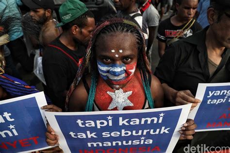 Mahasiswa Papua Gelar Aksi Tolak Rasisme Di Depan Istana Foto 3