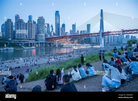 CHONGQING CHINA MAY 1 2023 Tourists Enjoy The Night View Of