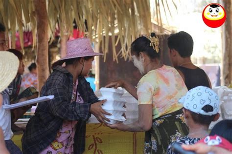 ဆားလင်းကြီး မြို့နယ်ရှိ မီးဘေးသင့် ပြည်သူများကို ခေါက်ဆွဲကြော်များ ကျွေးမွေး လှူဒါန်း Khit