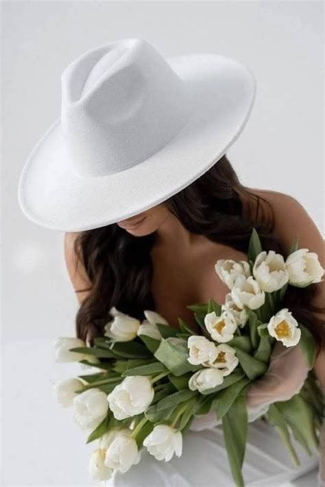 Анна Я опасаюсь полуправд и полулжи и полудружбы и незаслуженных наград Мне это всё вовек