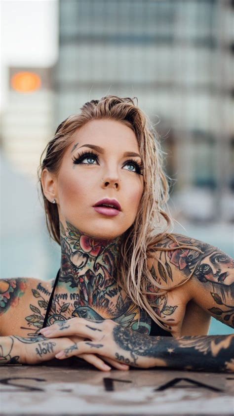 Pin Von Tilelabor Auf Seductive Tattoo Girls Tätowierte Frauen Tätowierte Models