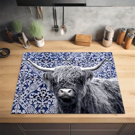 KitchenYeah Inductie Beschermer 77x59 Cm Schotse Hooglander Delfts