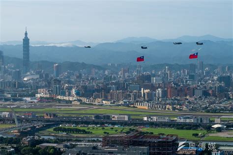 致意新三軍統帥！520就職典禮全兵力預演 巨幅國旗飛越總統府、施放三色彩煙 風傳媒