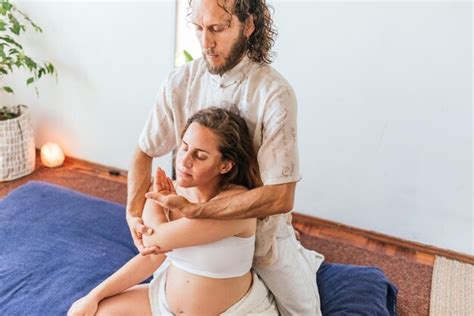 Premium Photo Therapist Massaging Customer In Spa