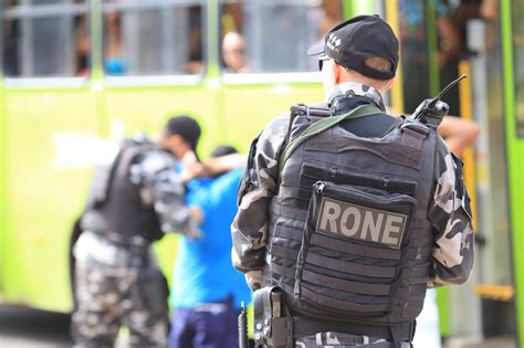 Suspeito De Assalto é Preso Pela Pm Na Avenida João Xxiii Gp1