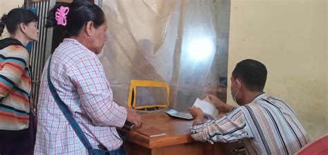 ကော့ကရိတ်မြို့ မြန်မာ့စီးပွားရေးဘဏ်၌ အငြိမ်းစားဝန်ထမ်းများအား ပင်စင