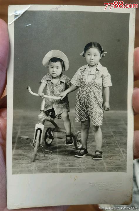 1955年可爱姐弟合影照1枚老照片齐柏林飞艇【7788收藏收藏热线】