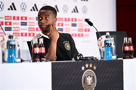 Barcelona Target Open To Renewing His Contract With Bundesliga Outfit