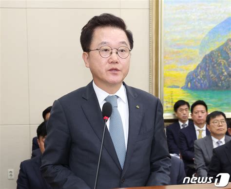 강석훈 산은 회장 부산이전 노조 설득 노력중토론회도 개최할 것 뉴스1