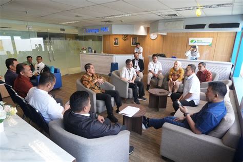 Minister Checks Airport Services For Returning Migrant Workers For Eid