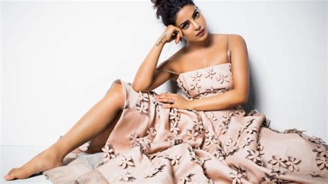 Priyanka Chopra Sexy Figure Hd Wallpepar Priyanka Chopra Hd Beautiful