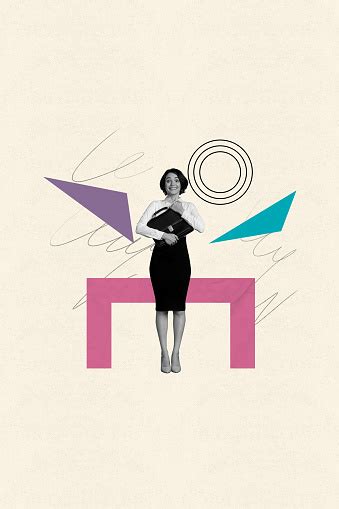 젊은 여자의 크리 에이 티브 콜라주 포스터는 기하학 그림과 파스텔 색상 배경에 가방을 스탠드 유지 25 29세에 대한 스톡 사진 및 기타 이미지 Istock