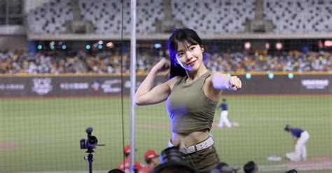 李多慧大巨蛋撐場solo！熱舞狂炸「pr99二頭肌」秒登ptt網暈：又沒了 把球給我 高賽球給我