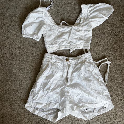 Ghanda White Flower Set Depop