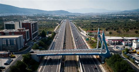 Γιατί μένουν στον “πάγο” οι επεκτάσεις της Αττικής Οδού και η Παράκαμψη