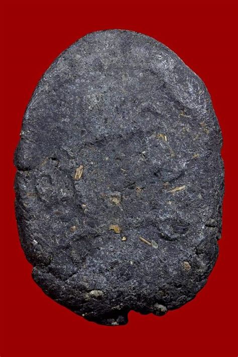 หลวงพ่อทวด วัดสุวรรณคีรี อ สิงหนคร จ สงขลา พิมพ์รูปไข่นิยม รุ่นแรก พ ศ 2505 พระสวย เนื้อว