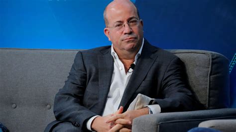 El presidente de la CNN dimite tras descubrirse una relación con otra