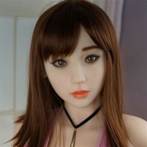 Elizabeth Est Une Belle Pouse Japonaise Qui Ressemble Une Poup E De Sexe Doll En Silicone