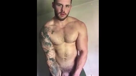 Matthew Camp Desnudo Flexionando y Masturbándose Pornhub Gay