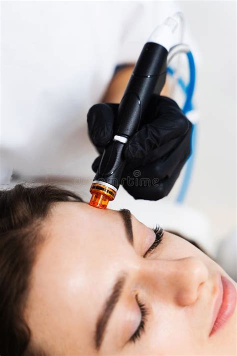 Using Hydrafacial Hardware Cosmetology Devise To Improve Skin Condition