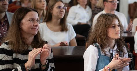 Stypendia dla najzdolniejszych Wybitni uczniowie z Łodzi zostali nagrodzeni ŁÓDŹ PL