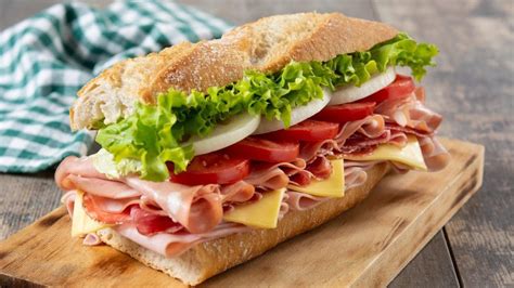 Cosè Lhero Sandwich Che Sta Facendo Impazzire Gli Usa