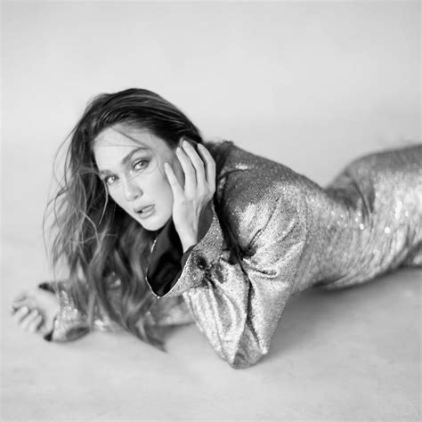 Bak Artis Hollywood Lihat Seksinya Luna Maya Dengan Mini Dress Belahan