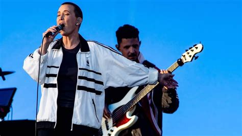 Anouk Deelt Nieuw Nummer Met Volgers Stil Van