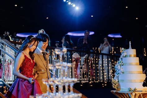 Crystal And Juns Magical Underwater Wedding At Sea Aquarium
