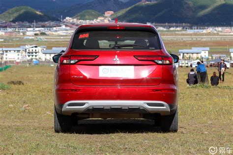 【欧蓝德15t 四驱尊耀版 7座正后水平图片 汽车图片大全】 易车