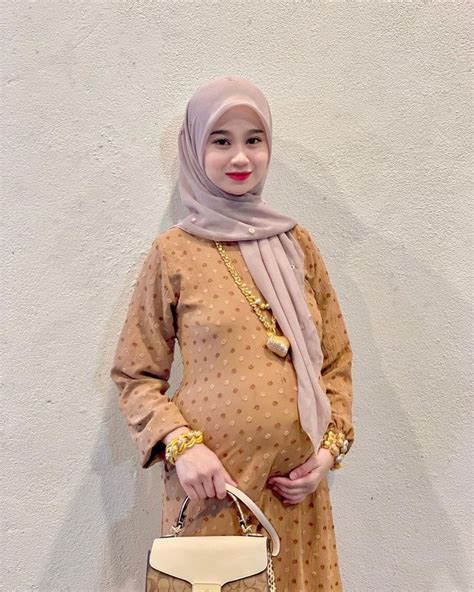Pin By PESONA On Simpan Cepat Beautiful Arab Women Girl Hijab