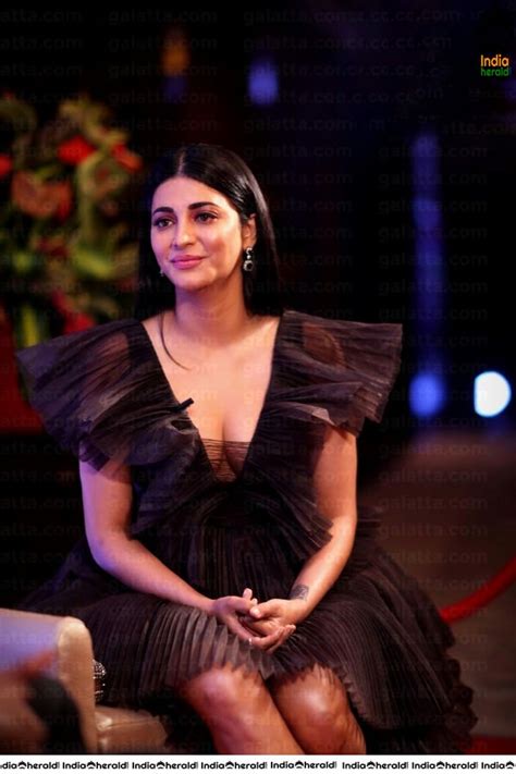 Shruti Haasan Hot Deep Cleavage Show Photos At Galatta Even