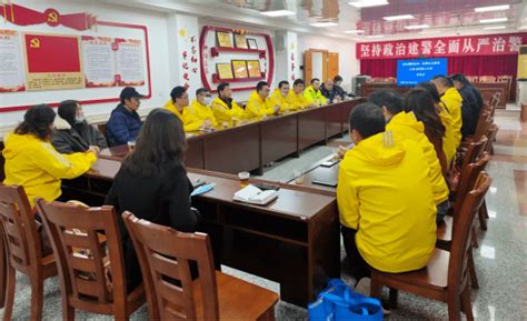 【公益活动】云浮市公安局交通警察支队市区大队联合云浮市广告协会开展“春运期间标识、标牌安全隐患公益为民暖心行动”！修整